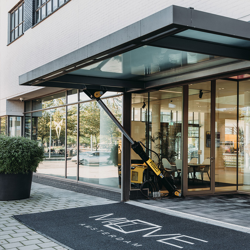 We move you to a better world • Pon